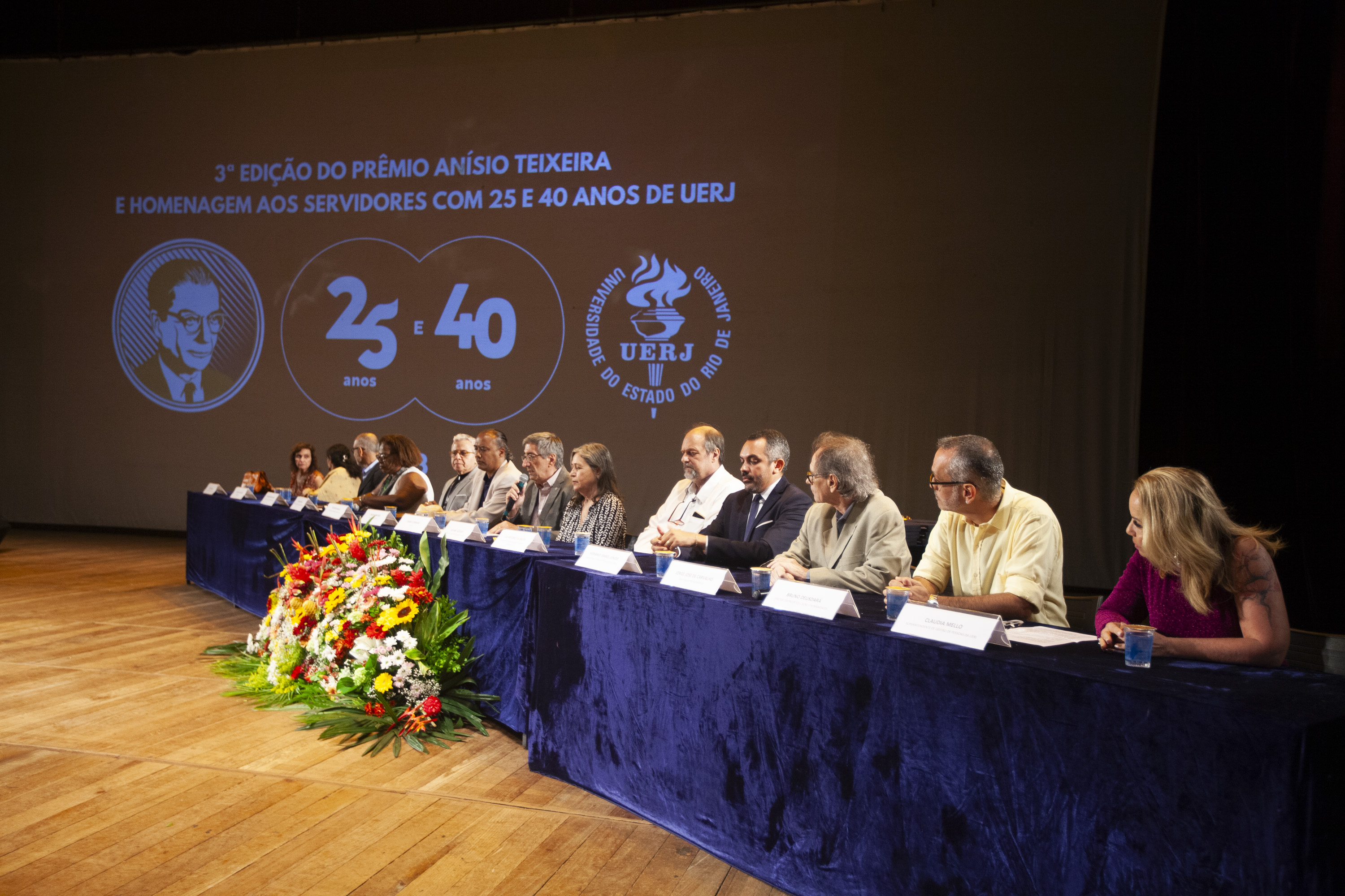 mesa_início - UERJ - Universidade do Estado do Rio de Janeiro
